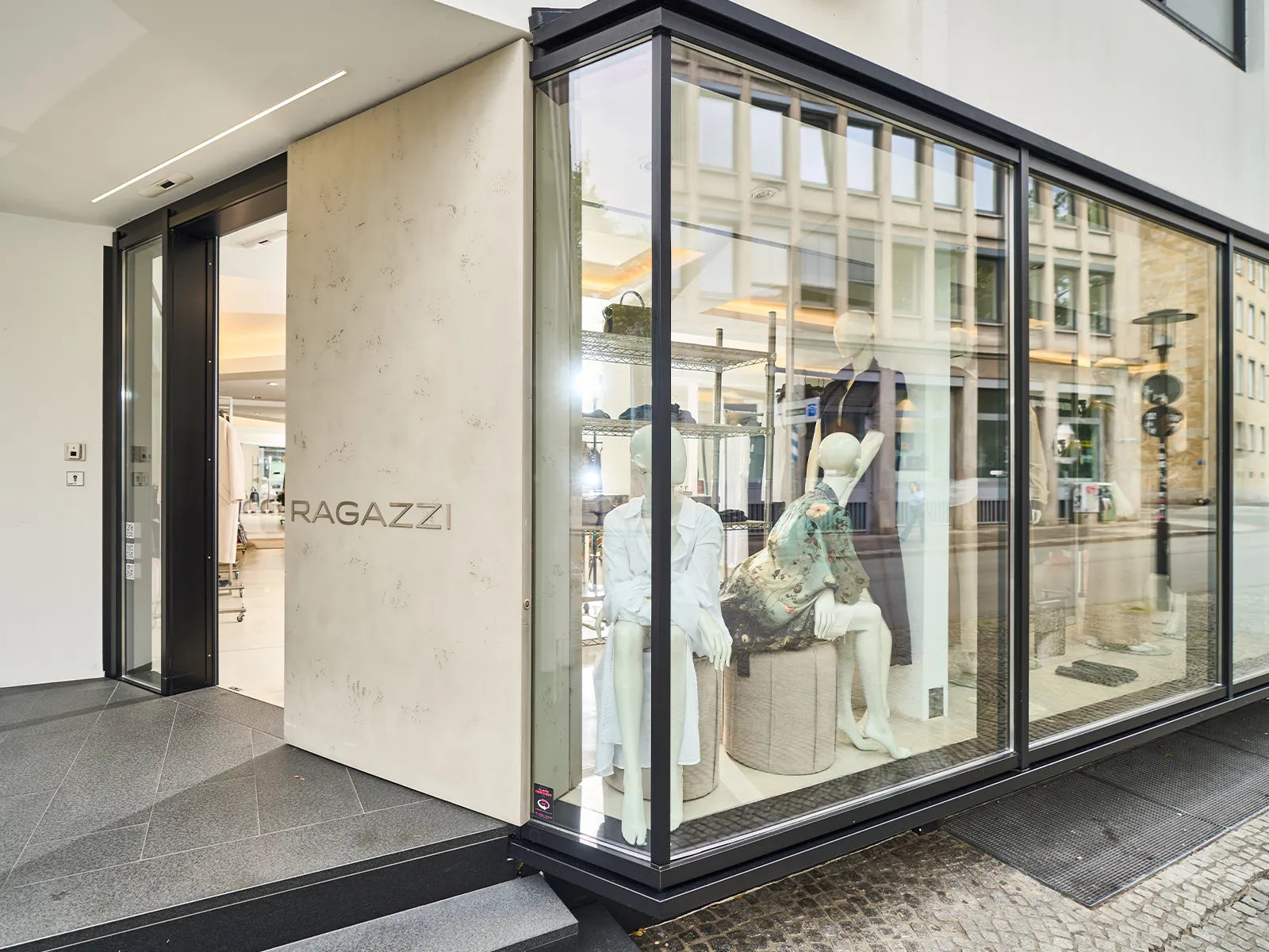 Hose Pleat in Pepper – Toteme – Ragazzi Concept Store